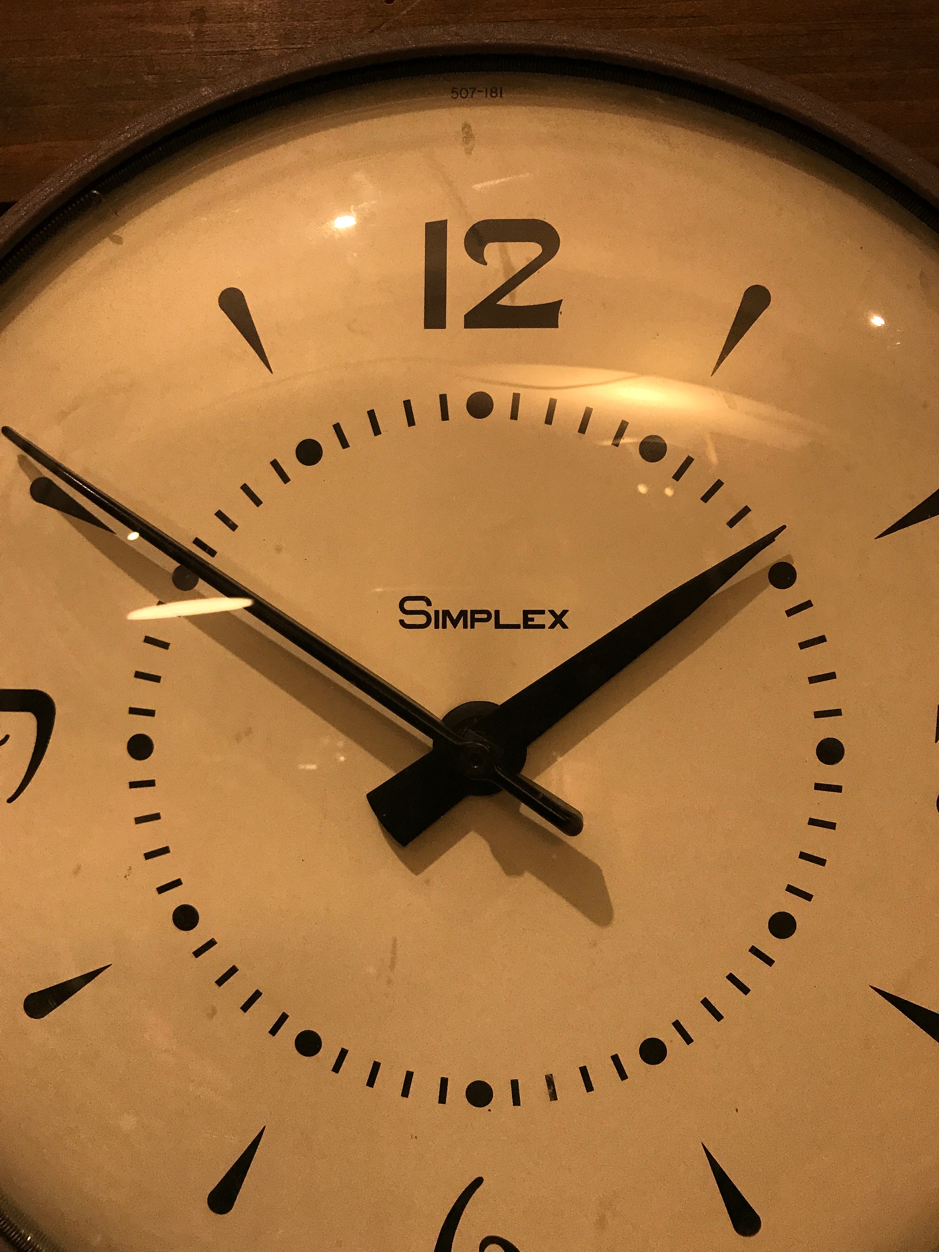 Simplex Stylized Electric Clock - 1950's/1960's. Electric movement